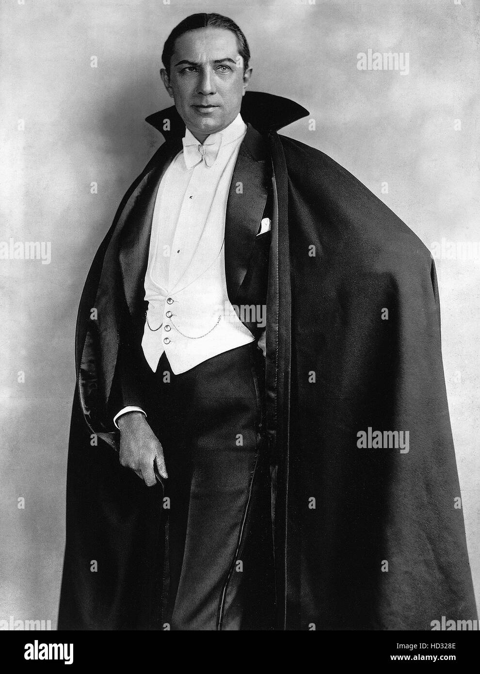DRACULA, Bela Lugosi in costume for the Broadway play, 1927-1928 Stock ...