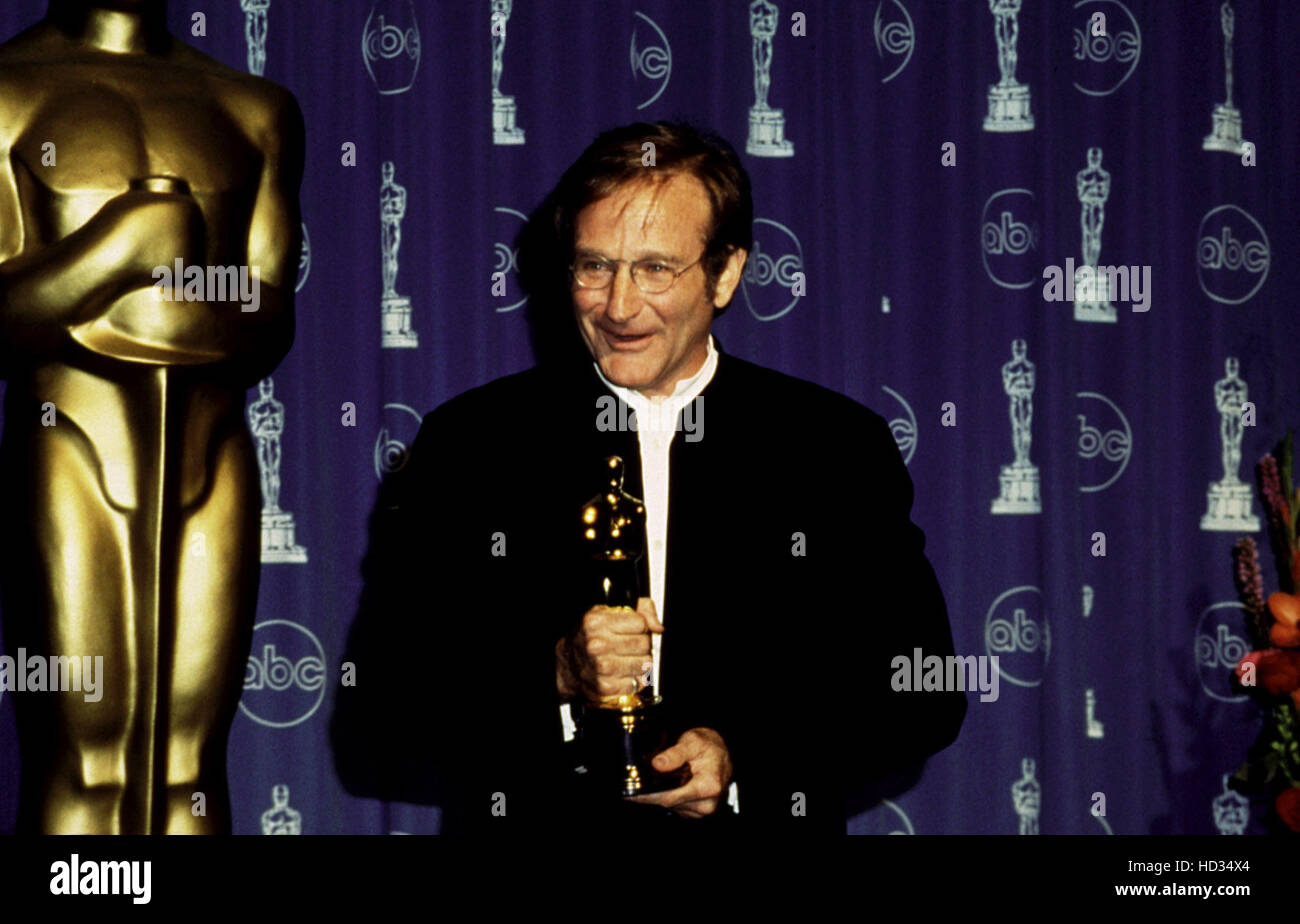 ROBIN WILLIAMS with his Academy Award for Best Supporting Actor, 1998 ...