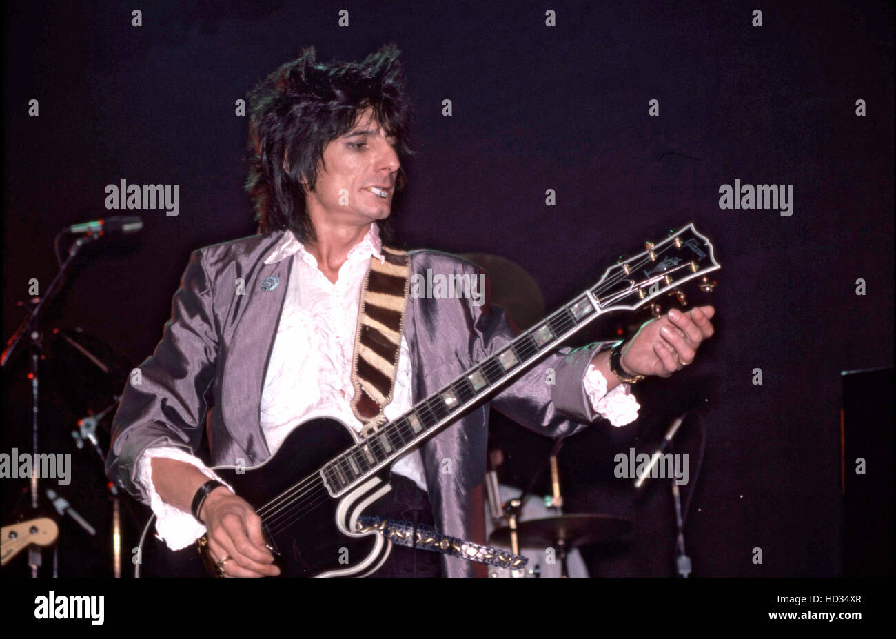 Ron Wood on-stage playing with Chuck Berry at The Ritz, New York City ...