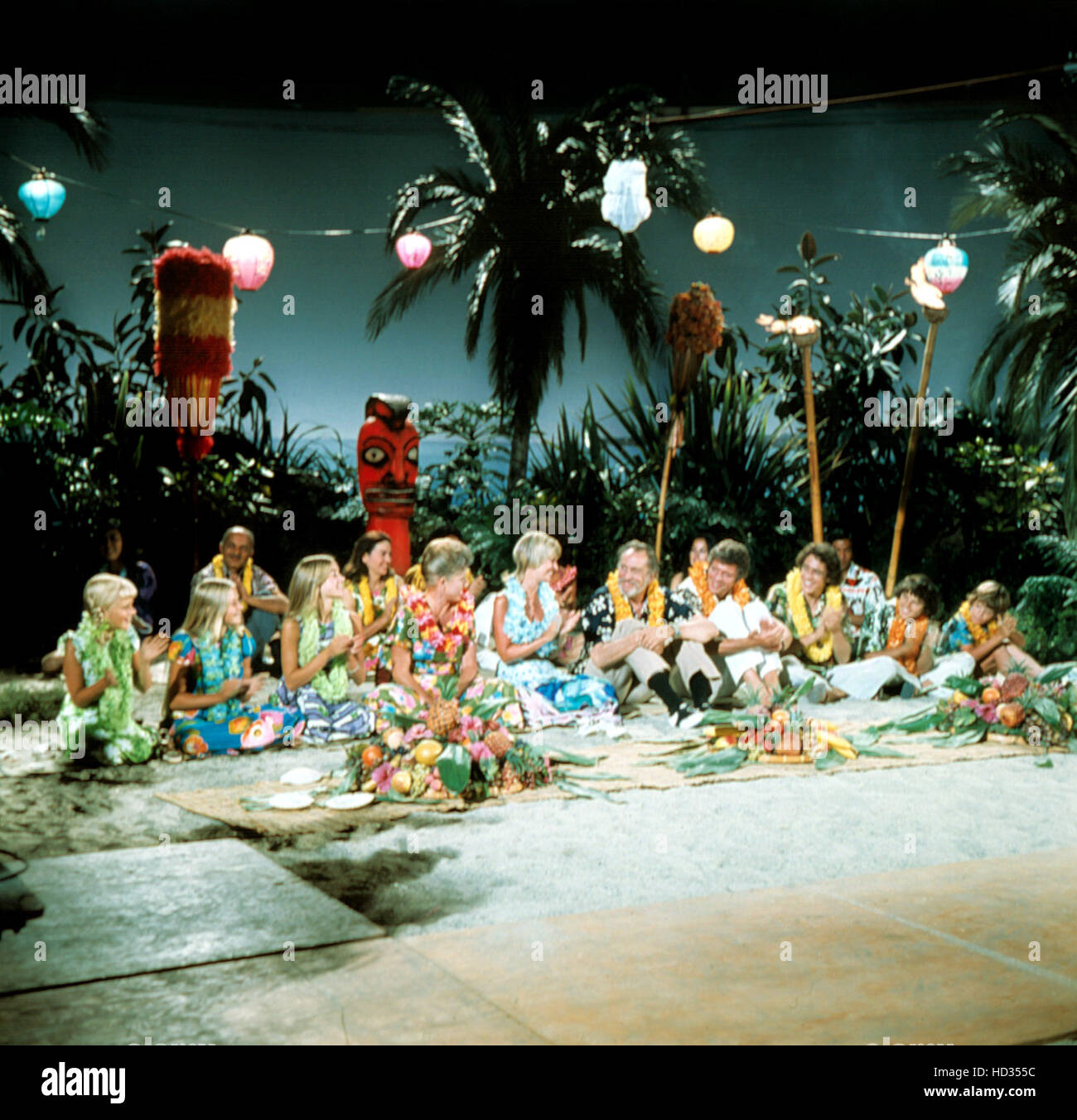 BRADY BUNCH, Susan Olsen, Eve Plumb, Maureen McCormick, Ann B. Davis ...