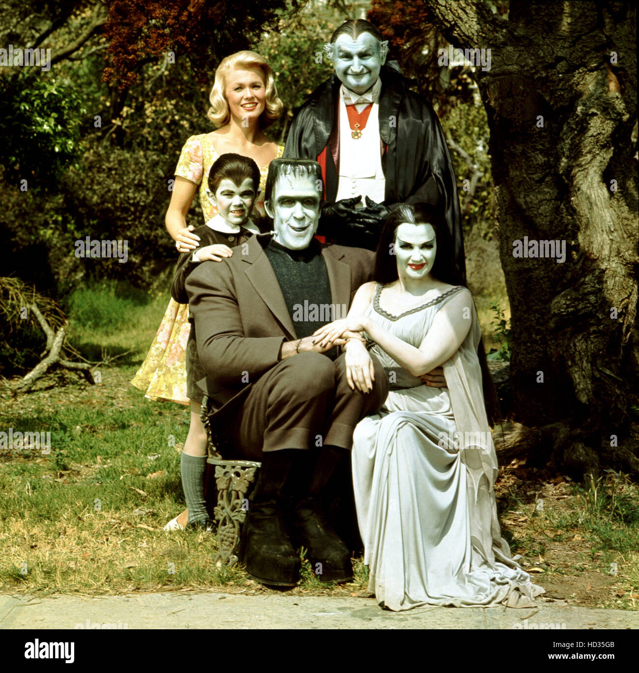 The Munsters Clockwise From Top Right Al Lewis Yvonne De Carlo