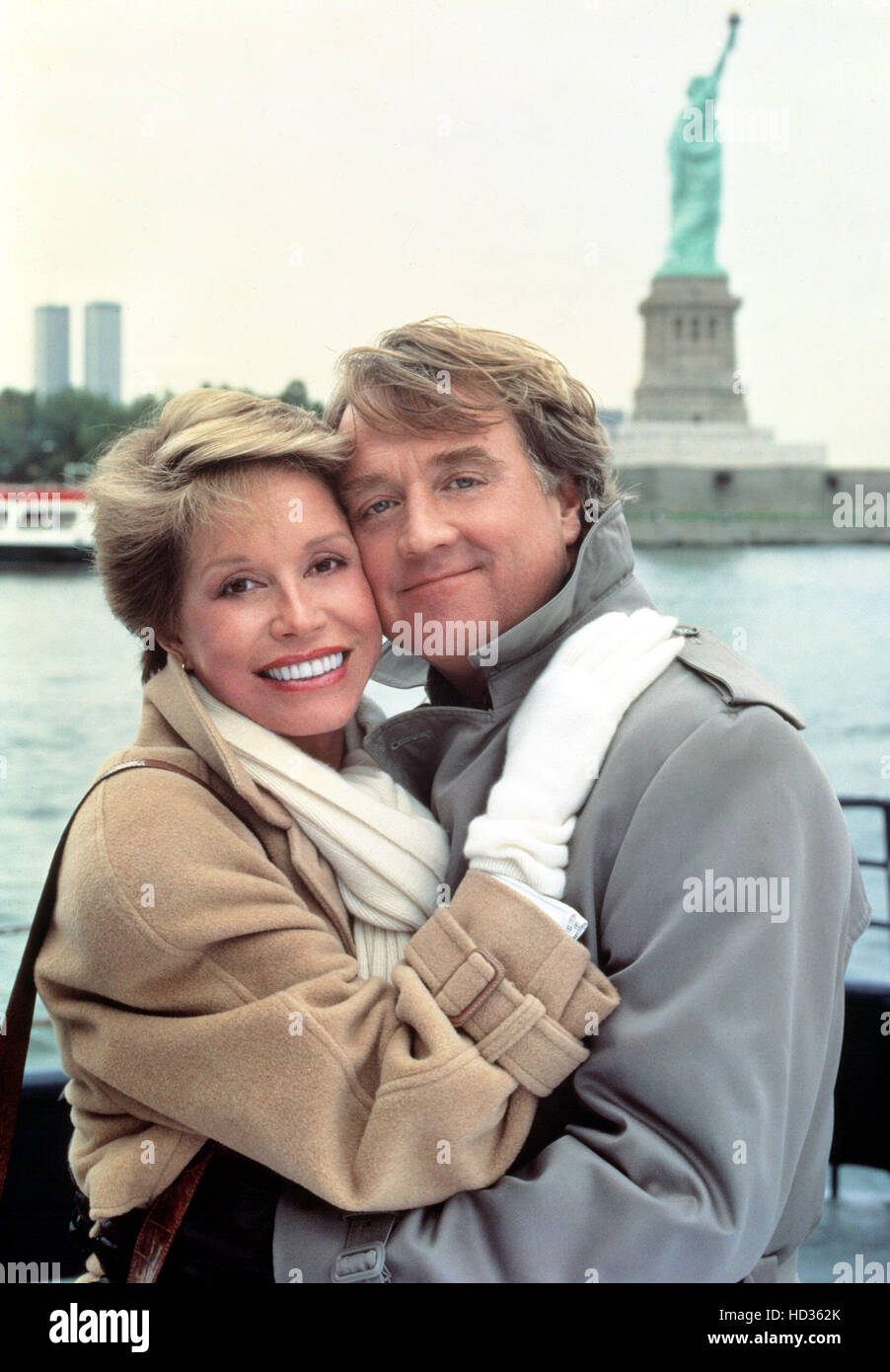 ANNIE MCGUIRE, Mary Tyler Moore, Denis Arndt, 1988 Stock Photo - Alamy