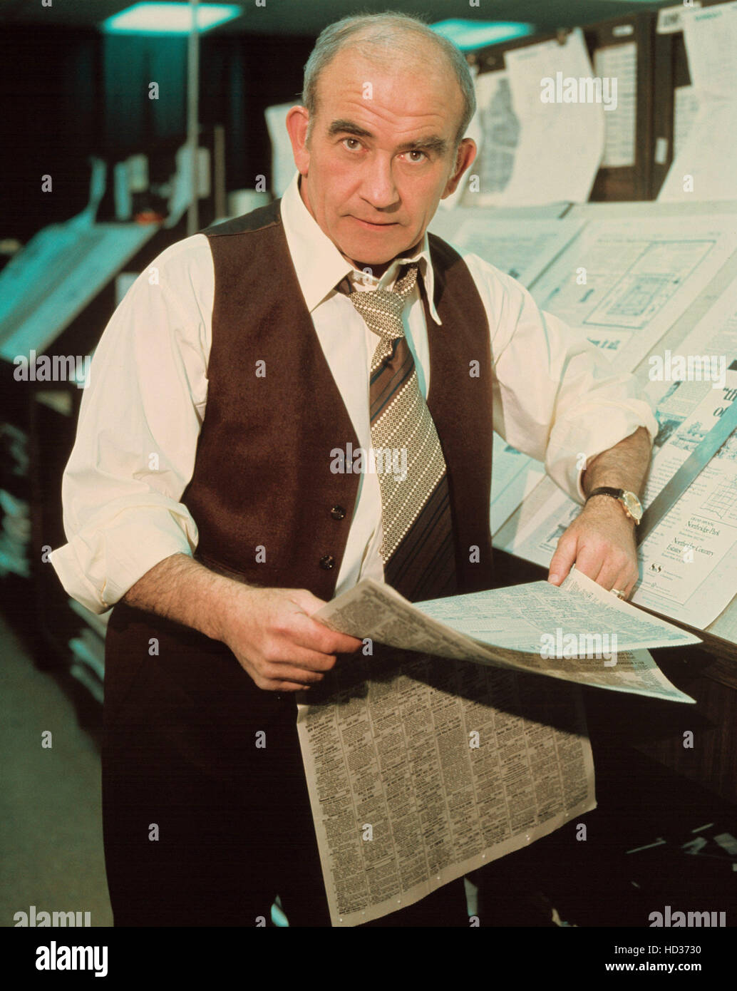 LOU GRANT, Ed Asner, 1977-82 Stock Photo - Alamy