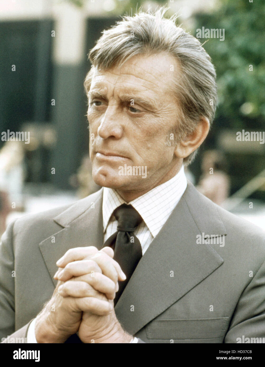 THE MONEYCHANGERS (aka ARTHUR HAILEY'S THE MONEYCHANGERS), Kirk Douglas ...