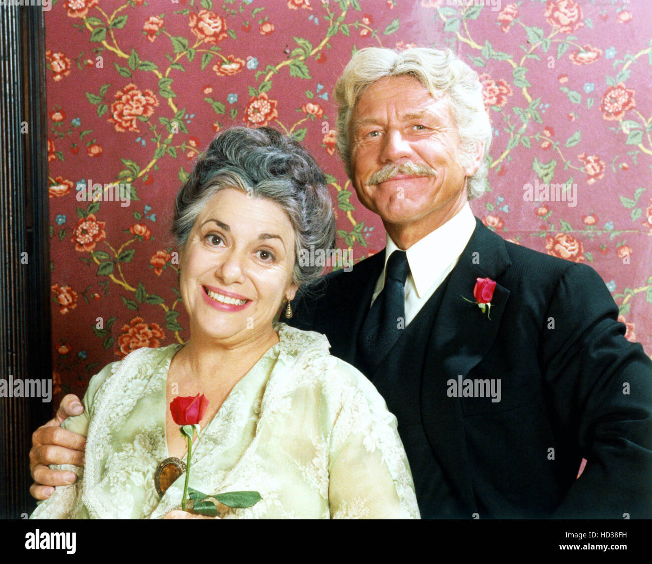 THE MONTEFUSCOS, from left: Naomi Stevens, Joe Sirola, 1975 Stock Photo ...