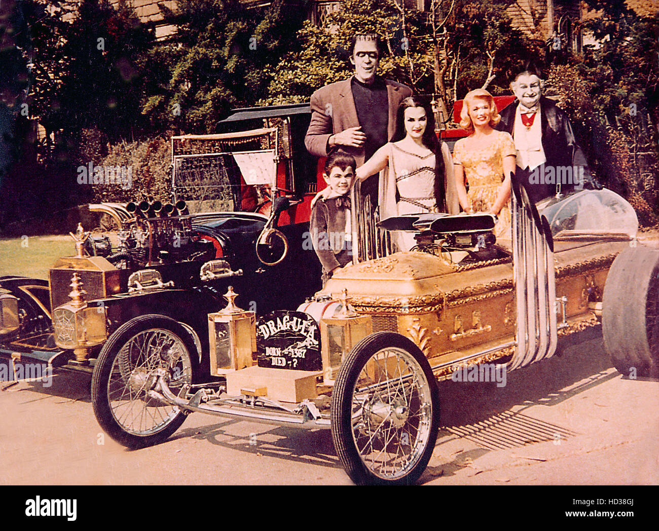 The Munsters Butch Patrick Fred Gwynne Yvonne De Carlo Pat Priest