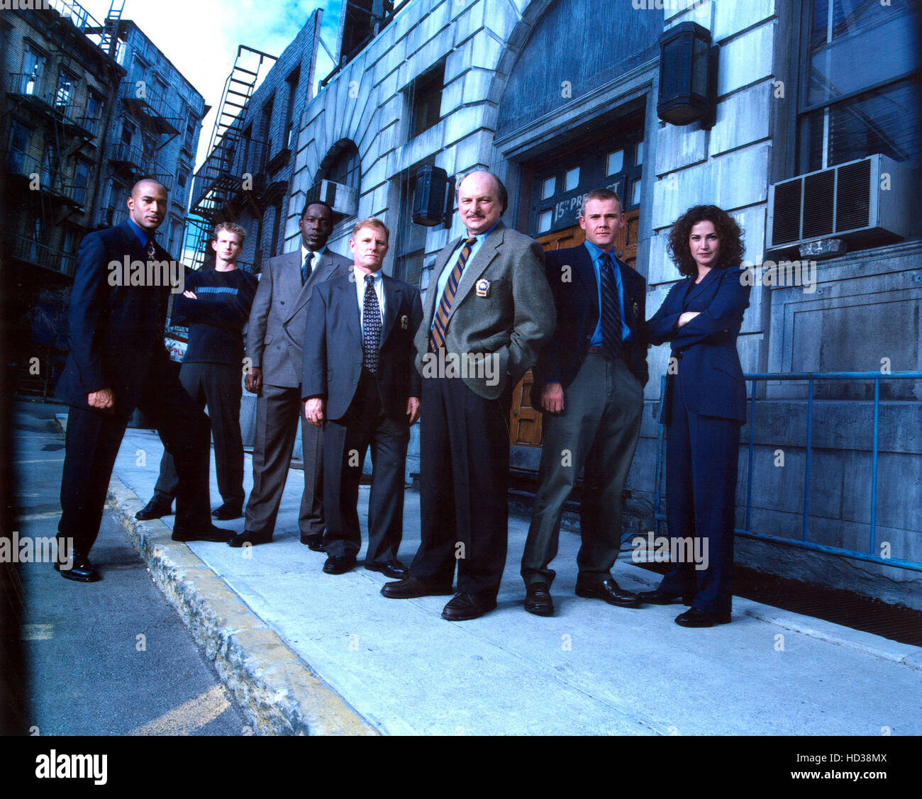 NYPD BLUE, Henry Simmons, Bill Brochtrup, James McDaniel, Gordon Clapp ...