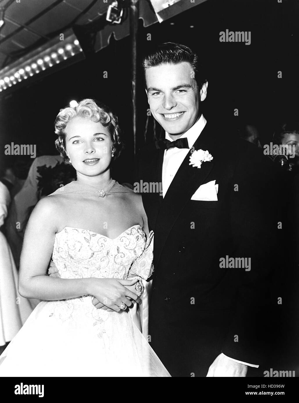 Robert Wagner with date Mona Freeman at NYC premiere for film 'The Robe ...
