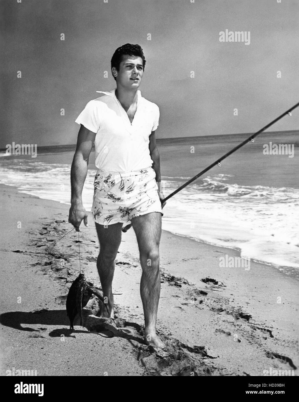 Tony Curtis walking on the beach, 1949 Stock Photo - Alamy