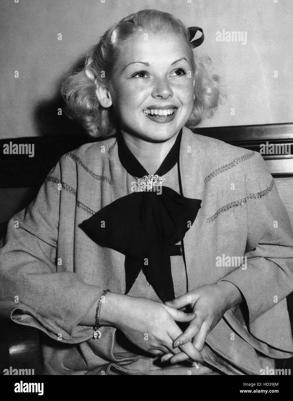 Toby Wing, in Los Angeles court to settle a film contract, May 1936 ...