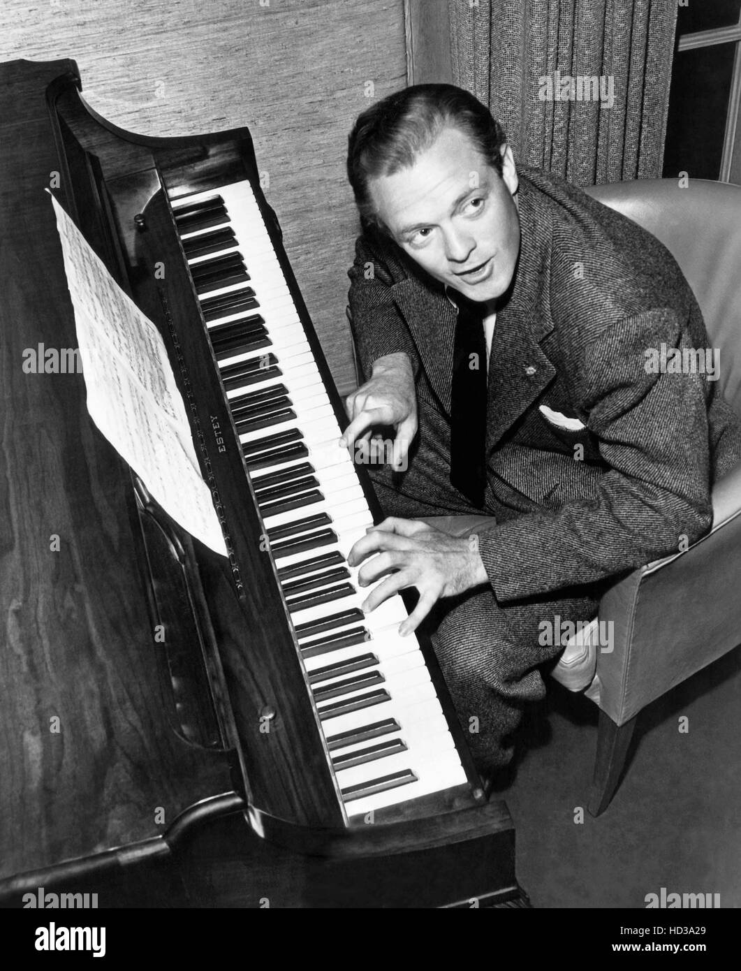 Van Heflin at home, 1946 Stock Photo - Alamy