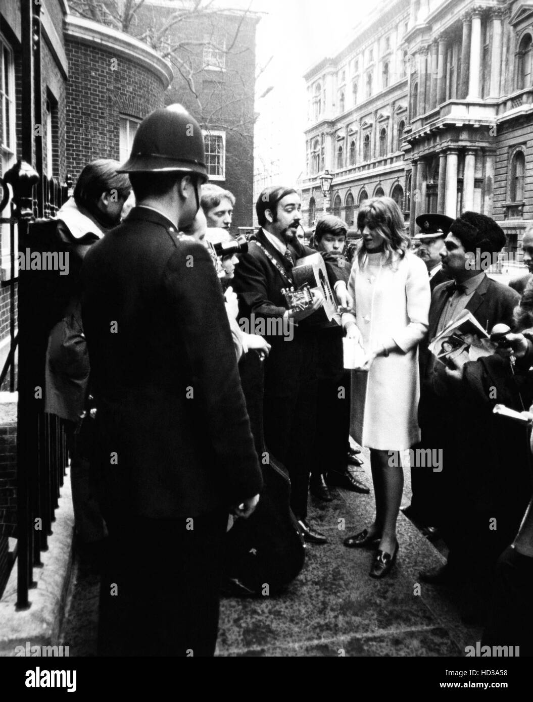 1960s war protest Black and White Stock Photos & Images - Alamy