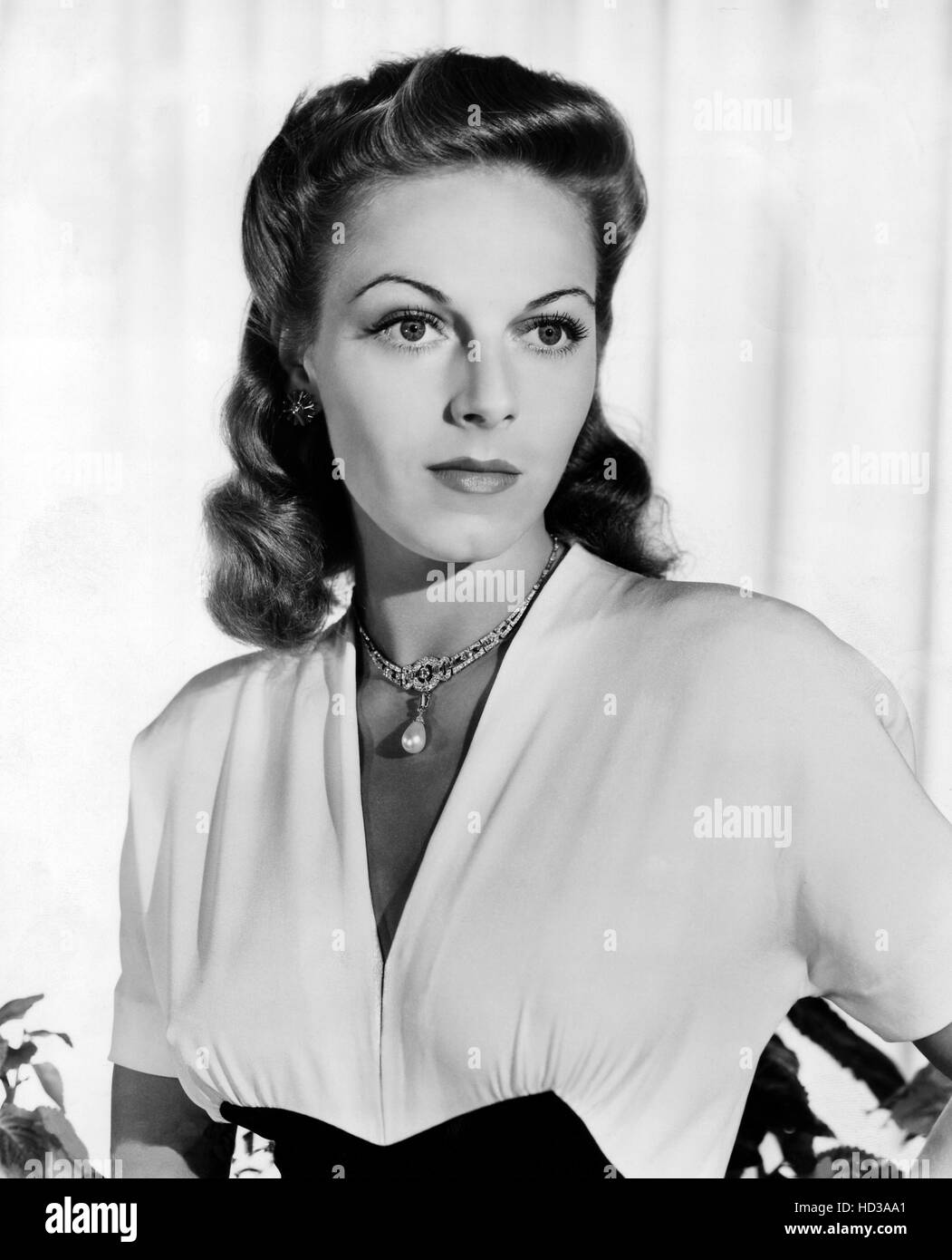 Vera Zorina wearing diamond and pearl jewelry, 1941 Stock Photo - Alamy