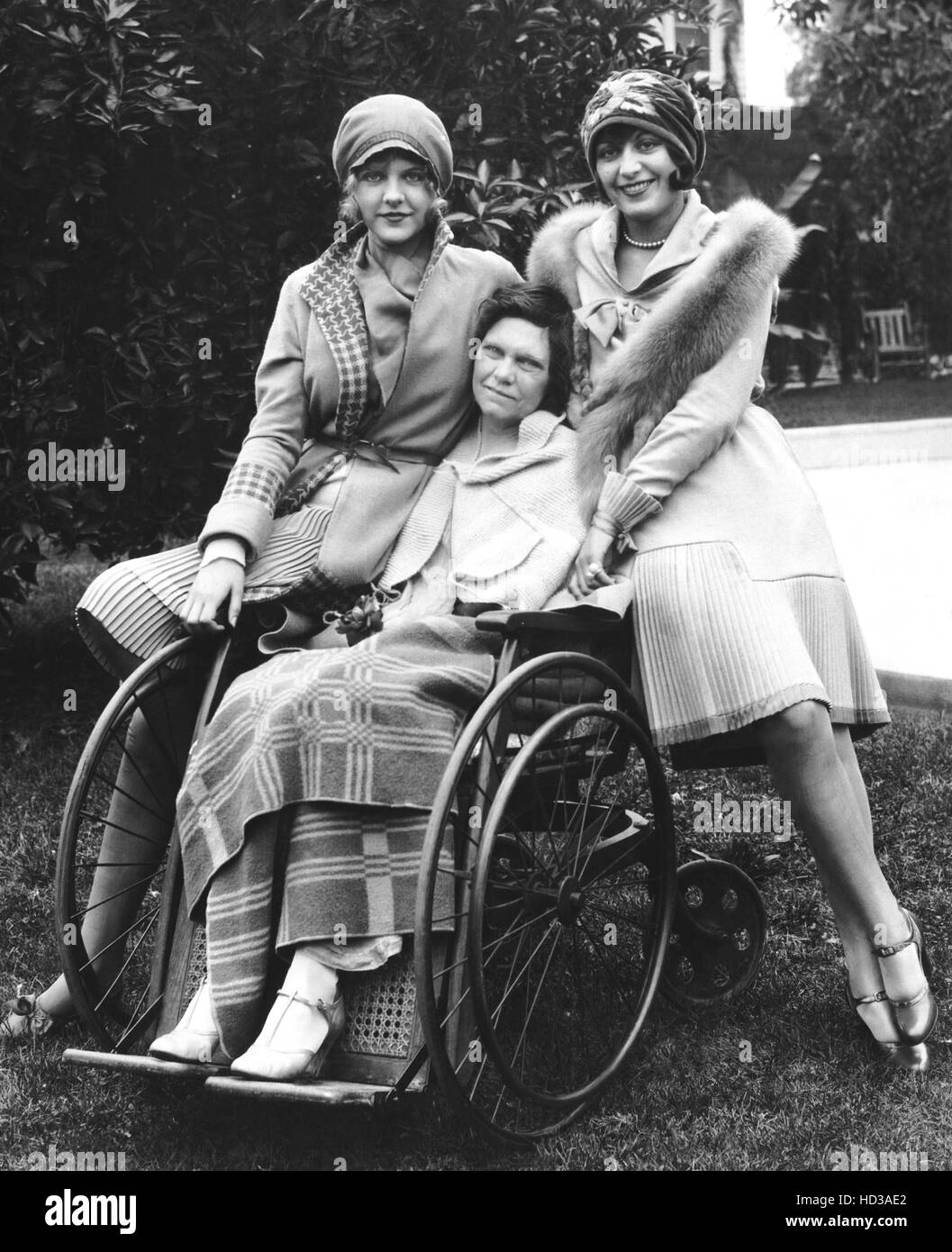 Virginia Lee Corbin (left) and her sister Ruth Corbin with their mother ...