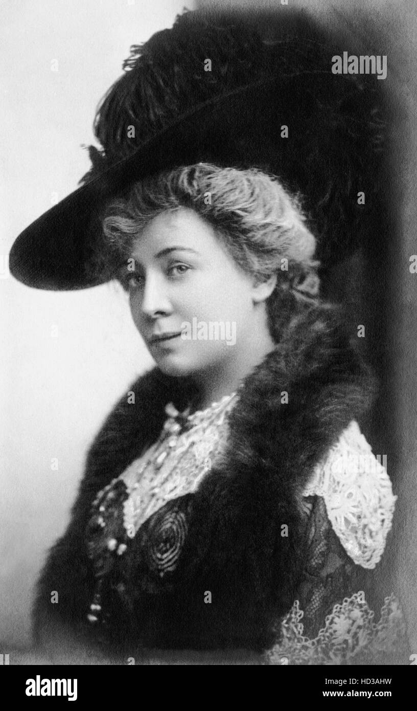 Broadway actress Virginia Harned, ca. 1900 Stock Photo - Alamy