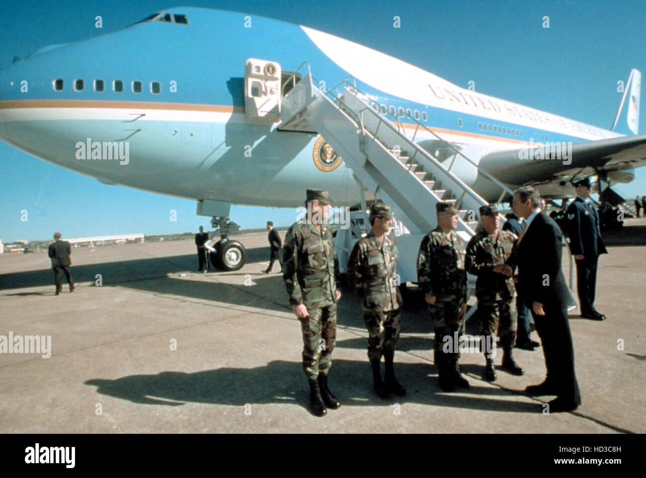 President George W. Bush, talking with the crew members of Air Force ...