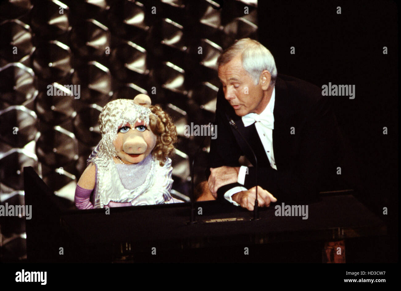 Miss Piggy, with host Johnny Carson, performing at the 52nd Annual ...