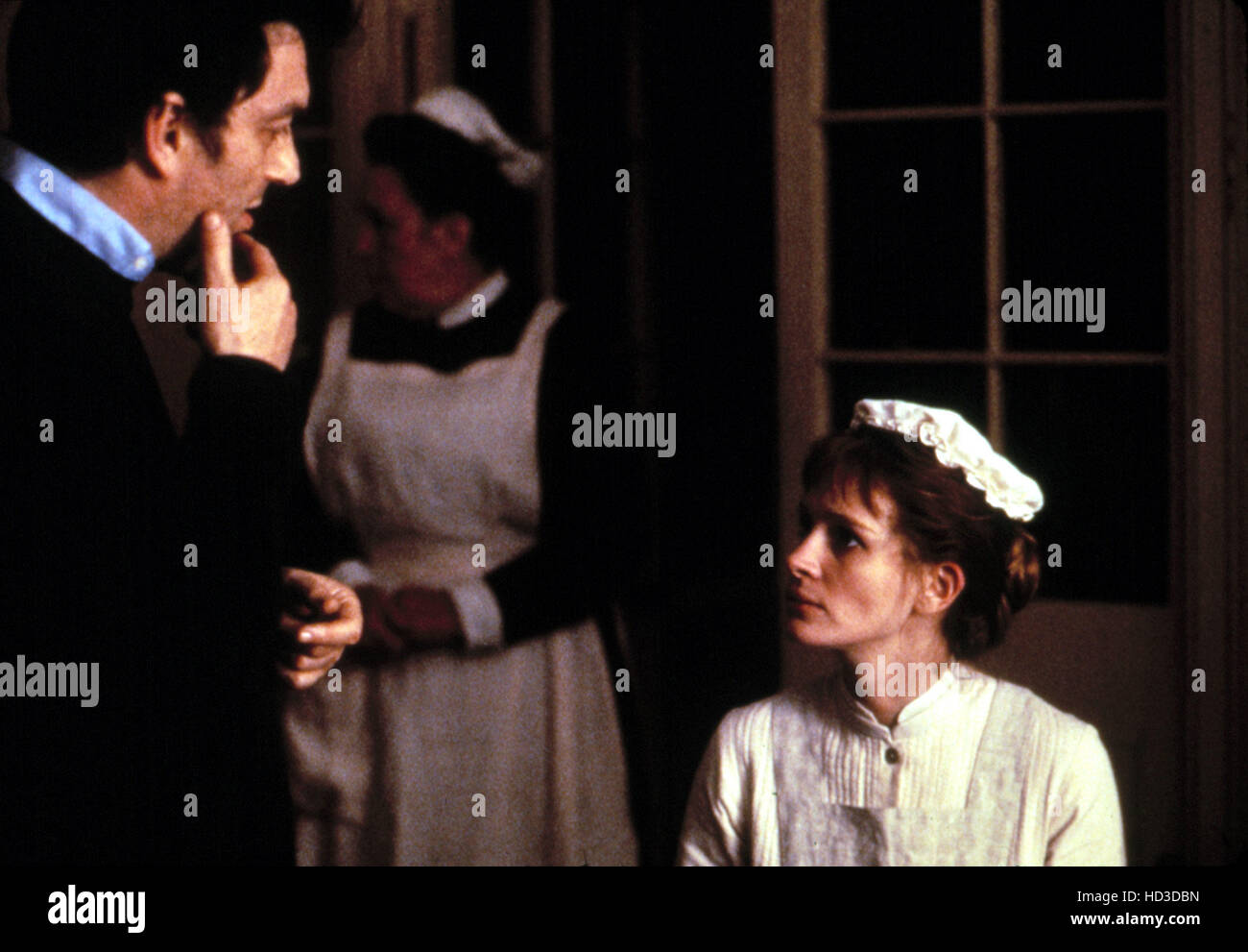 Stephen Frears directing Julia Roberts in MARY REILLY, 1996 Stock Photo ...