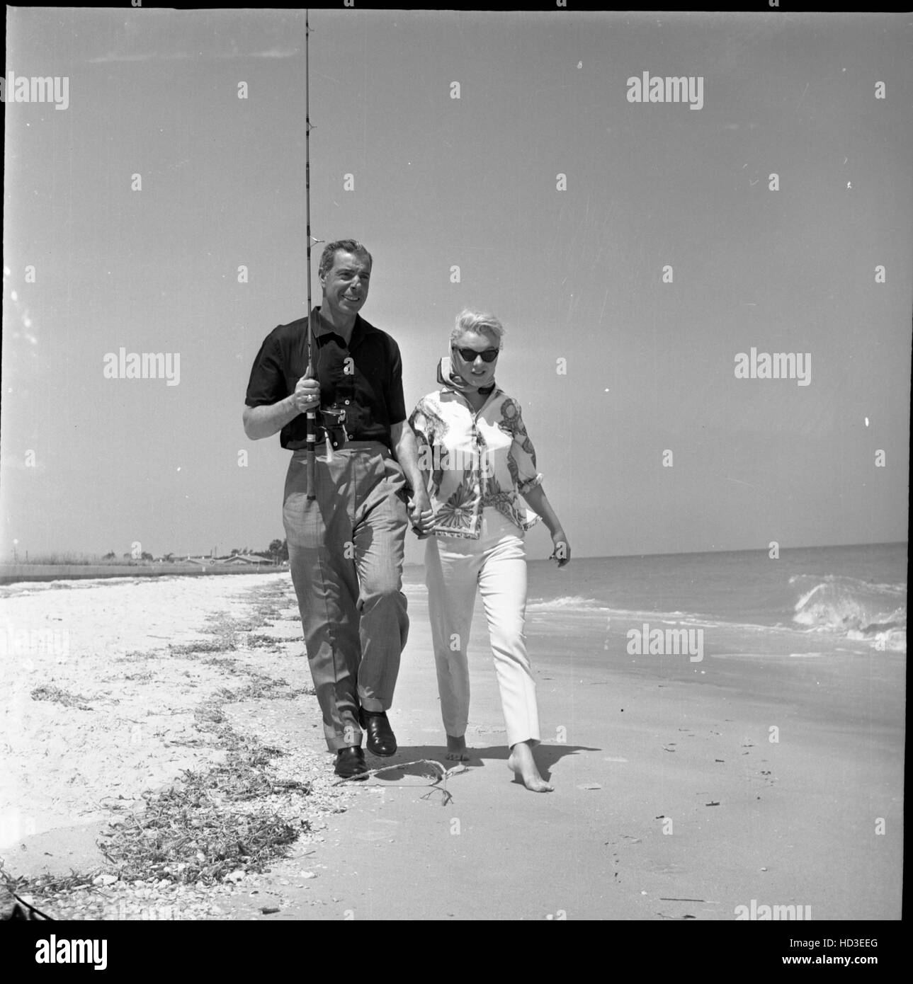 Marilyn Monroe and her ex-husband Joe DiMaggio, strolling near Sarasota ...