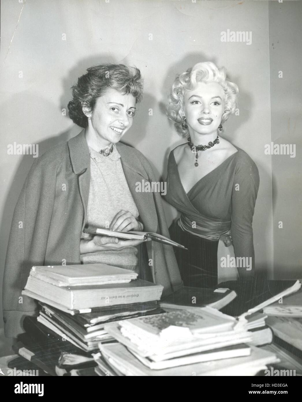 Marilyn Monroe with her first acting coach, Natasha Lytess, on the set ...