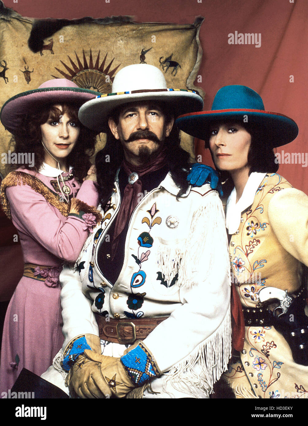 BUFFALO GIRLS, (from left): Reba McEntire, Peter Coyote, Anjelica ...