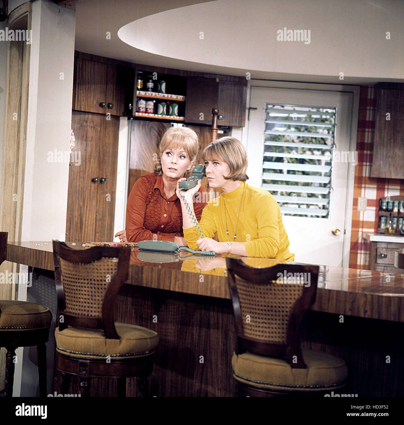 THE DEBBIE REYNOLDS SHOW, Debbie Reynolds, Patricia Smith, 1969-1970 ...