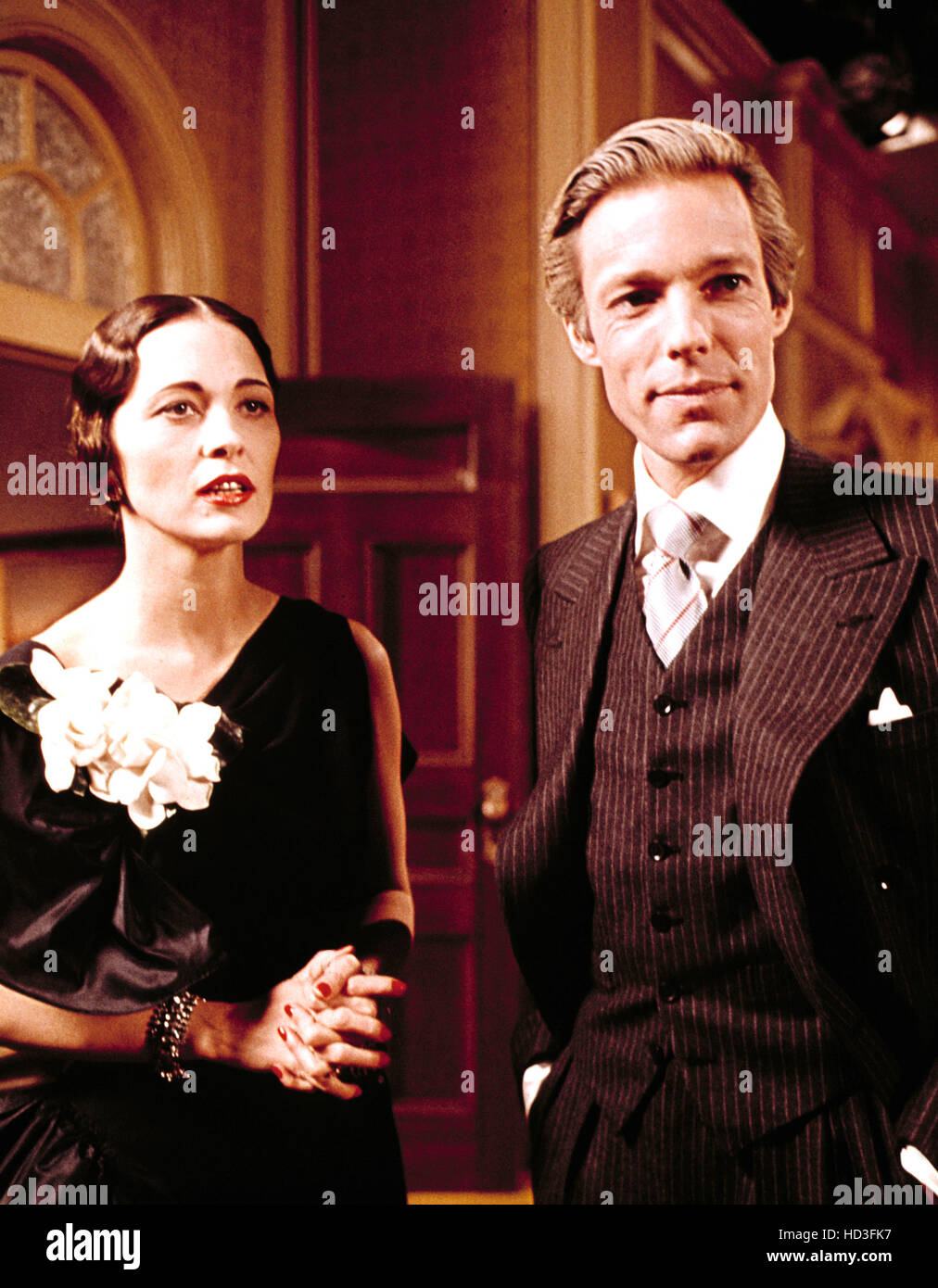 THE WOMAN I LOVE, Faye Dunaway (as Wallis Simpson), Richard Chamberlain ...