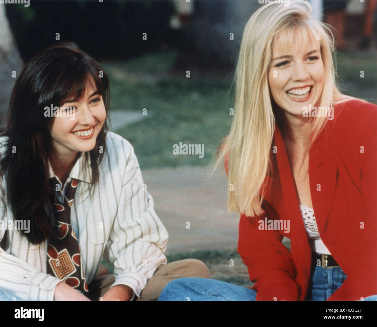 BEVERLY HILLS 90210, (from the left): Shannen Doherty, Jennie Garth ...