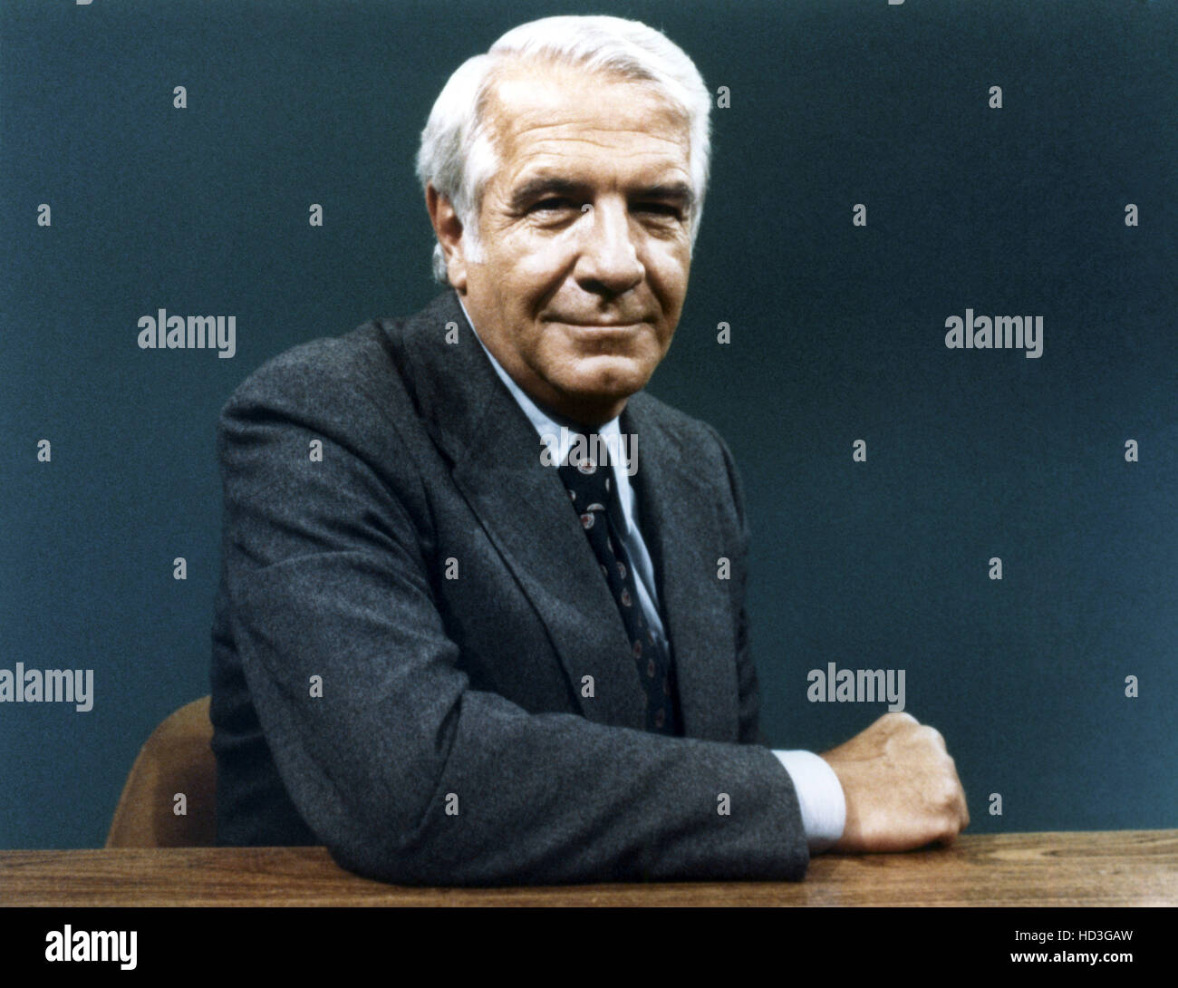 CBS REPORTS, Harry Reasoner (ca. 1970s), 1959 Stock Photo - Alamy