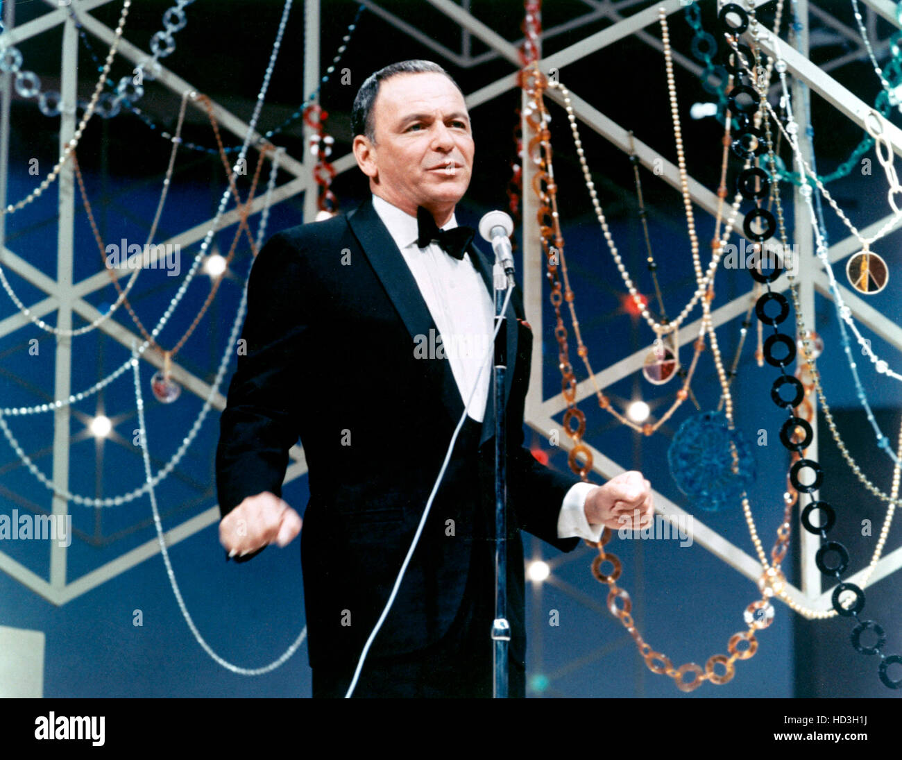 FRANK SINATRA: FRANCIS ALBERT SINATRA DOES HIS THING: Frank Sinatra ...