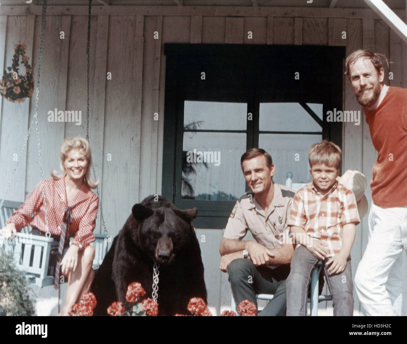 GENTLE BEN, Beth Brickell, Gentle Ben, Dennis Weaver, Clint Howard ...