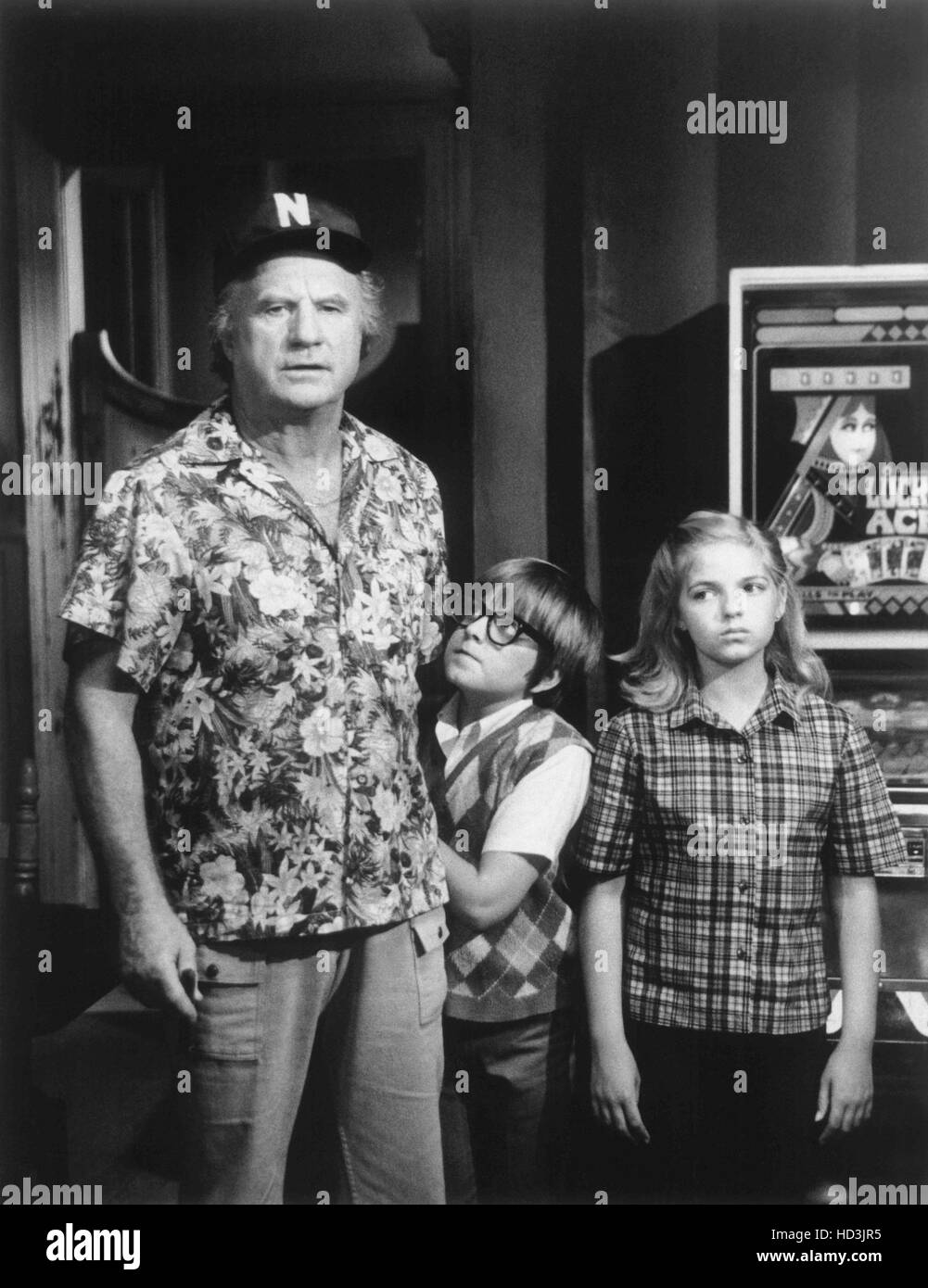 THE BAD NEWS BEARS, from left: Jack Warden, Sparky Marcus, Tricia Cast ...