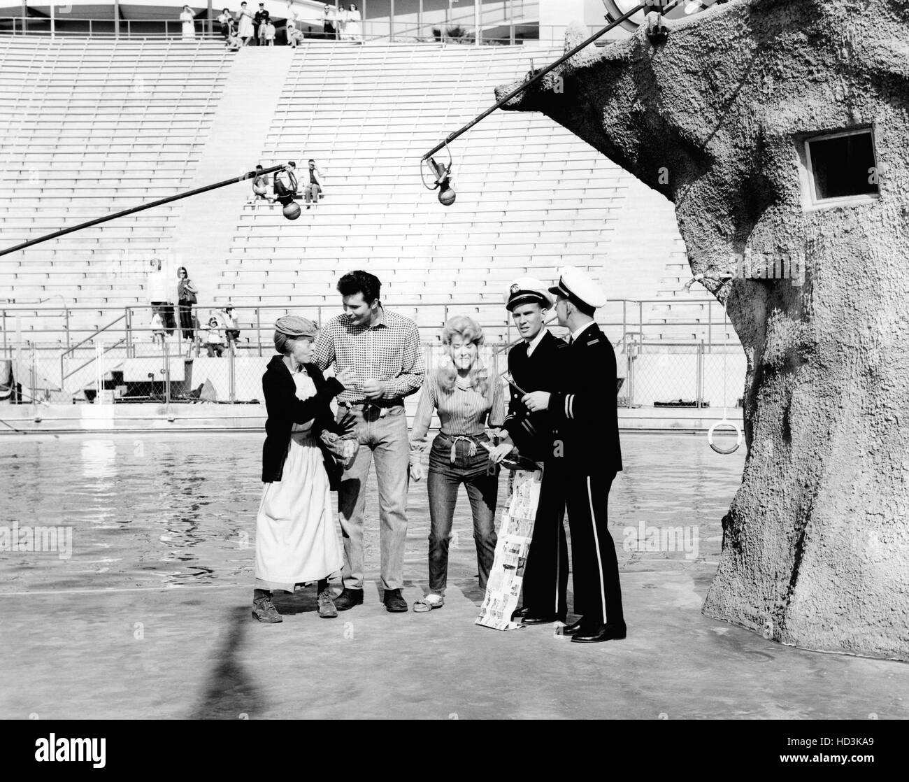 THE BEVERLY HILLBILLIES, Irene Ryan, Max Baer Jr., Donna Douglas, Tom ...