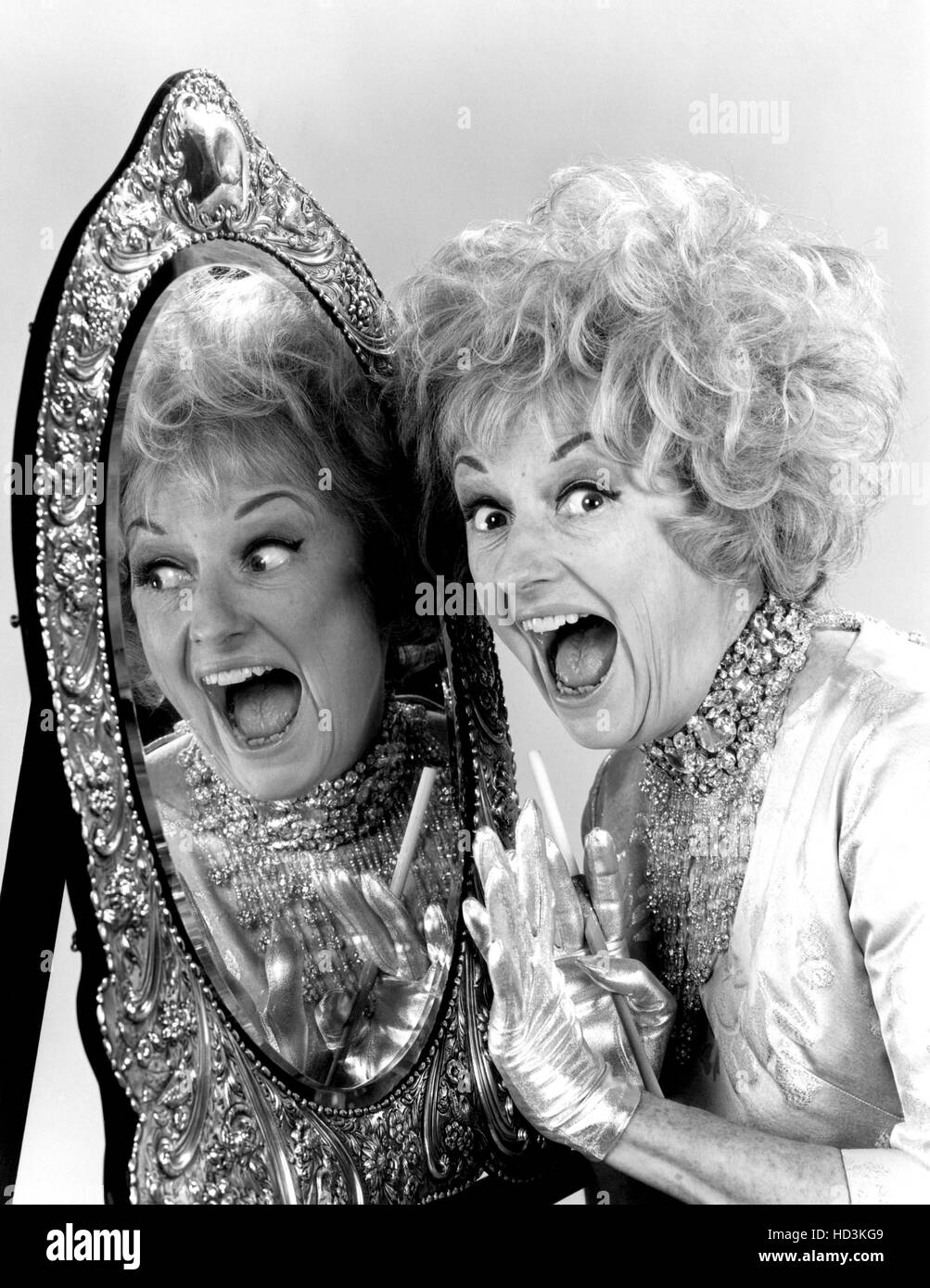 THE BEAUTIFUL PHYLLIS DILLER SHOW, Phyllis Diller, 1968 Stock Photo - Alamy