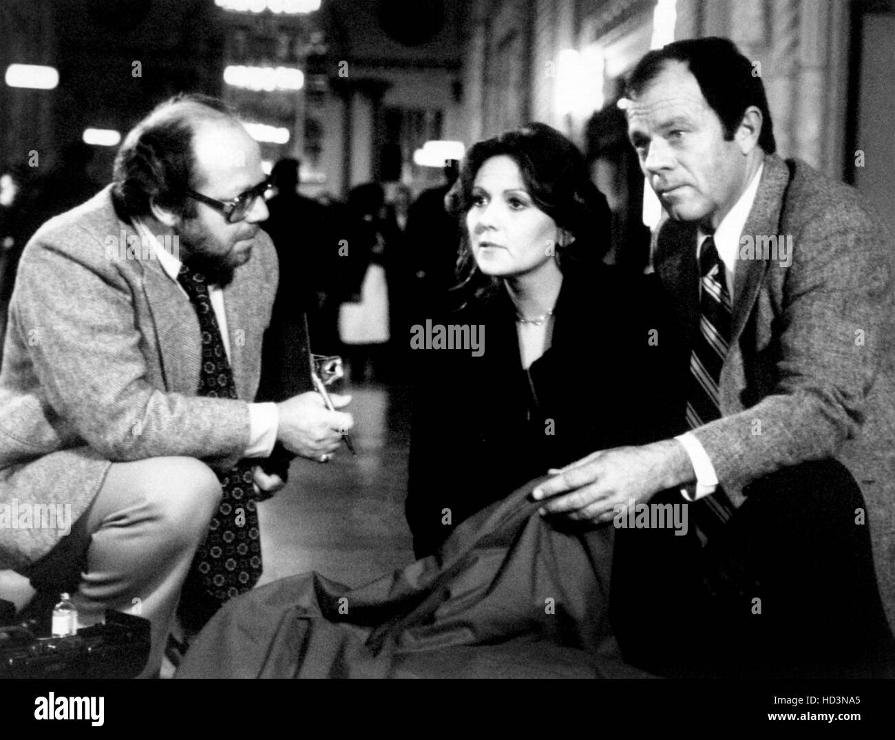 DEAR DETECTIVE, from left: Jack Ging, Brenda Vaccaro, Larry Gelman ...