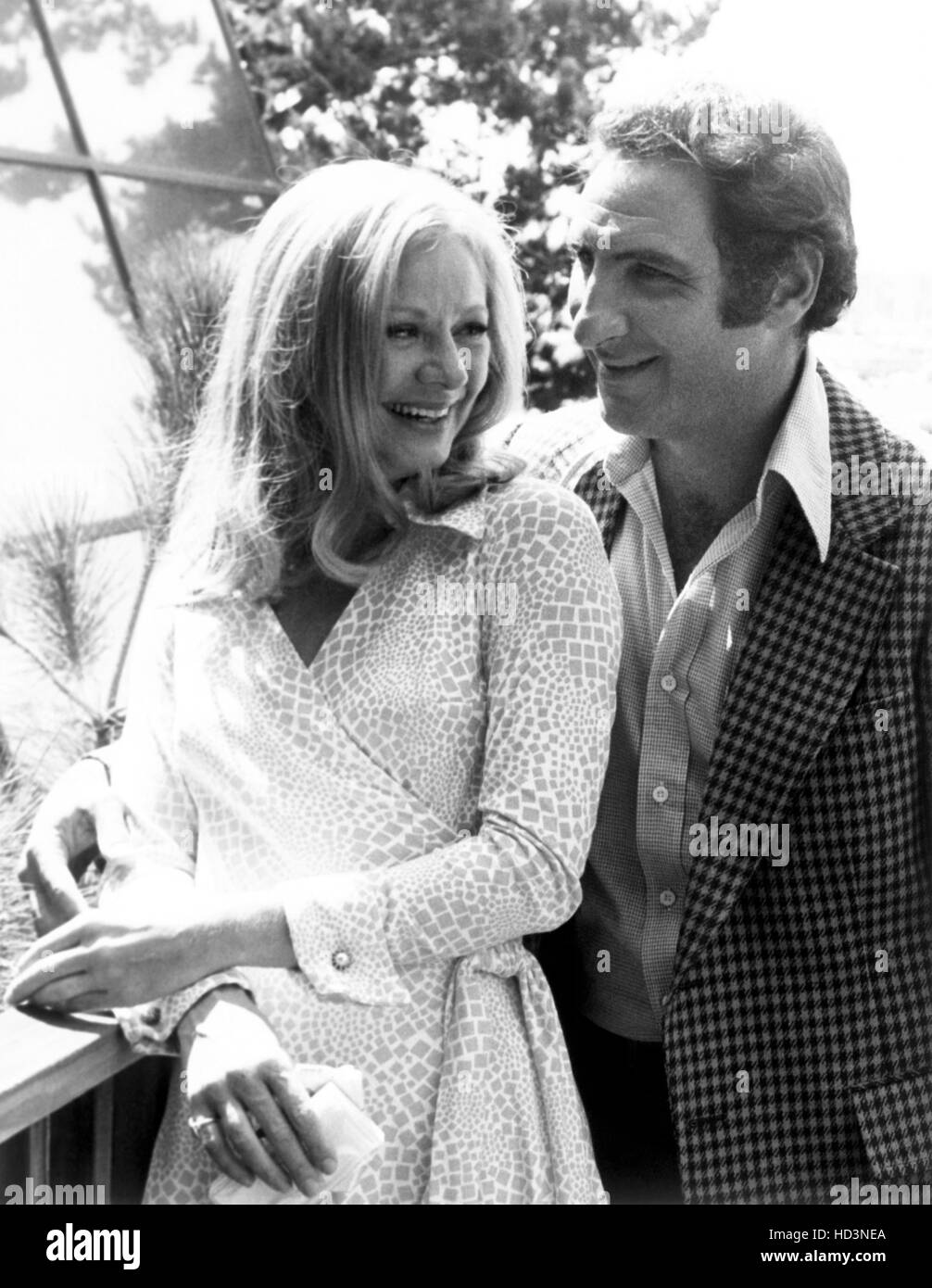 DELVECCHIO, from left: Debra Mooney, Judd Hirsch, 1976-77 Stock Photo ...