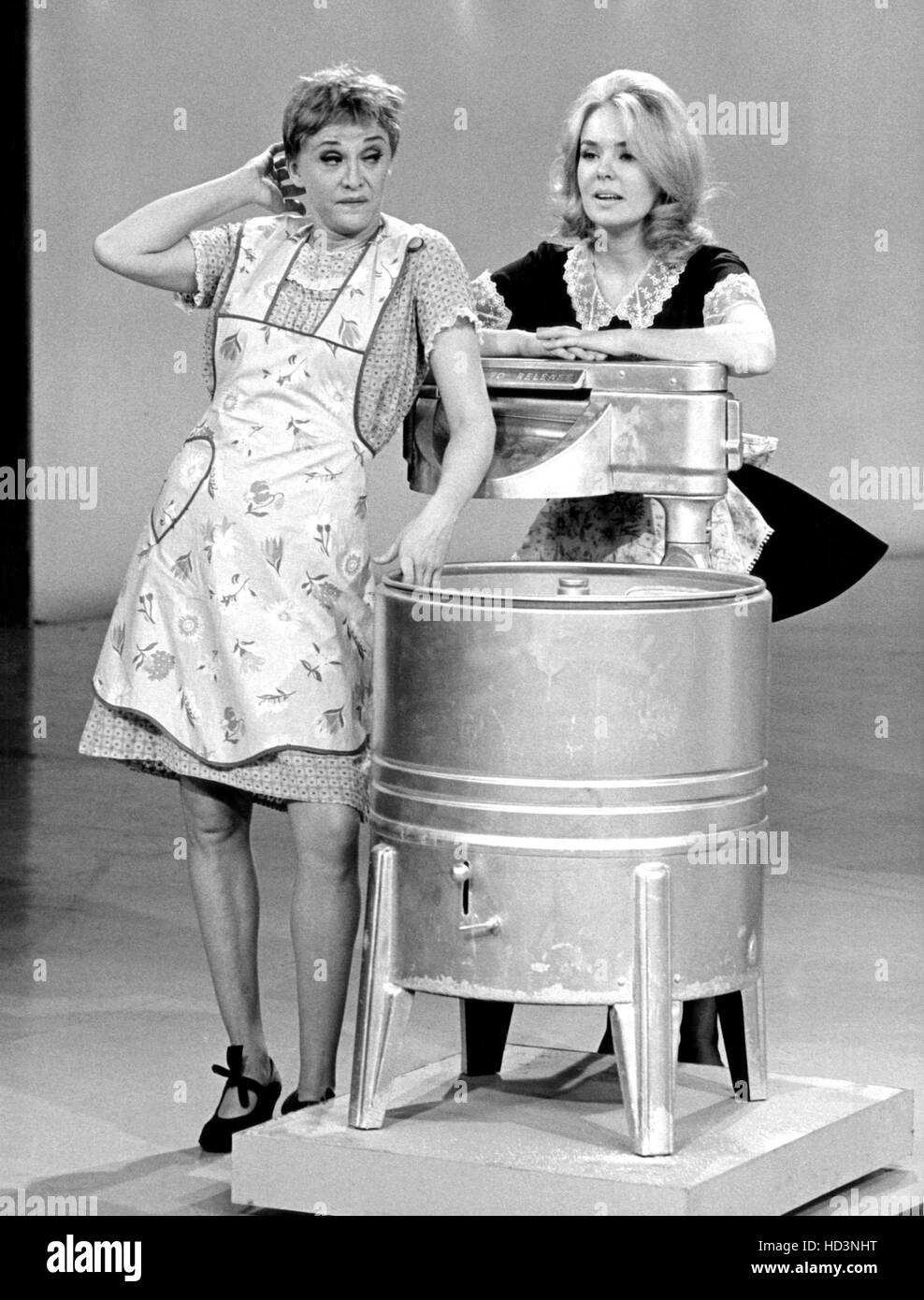 DEAN MARTIN PRESENTS THE GOLDDIGGERS, Barbara Heller, Joey Heatherton ...