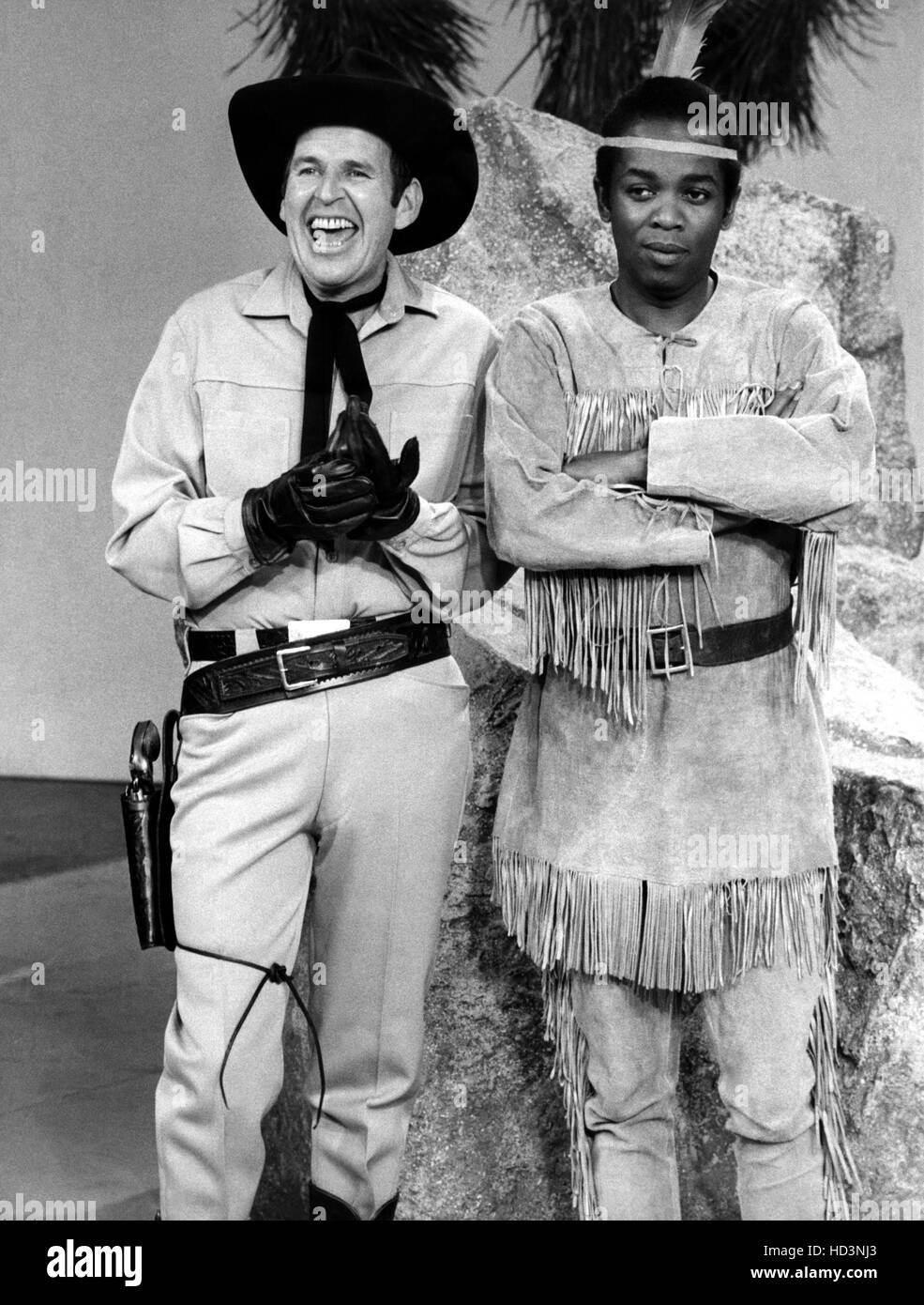 DEAN MARTIN PRESENTS THE GOLDDIGGERS, from left: Paul Lynde, Lou Rawls ...