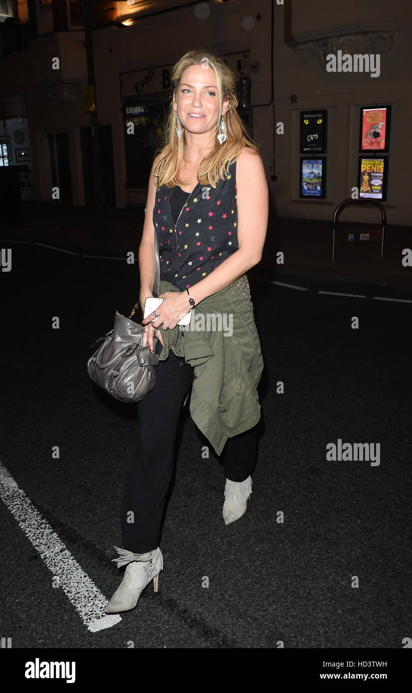 Sarah Harding seen stepping out make up free after performing in west ...