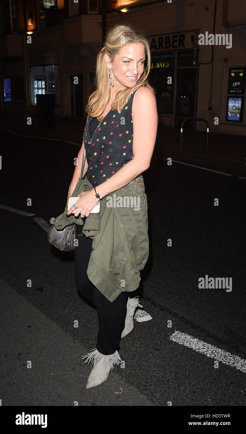 Sarah Harding seen stepping out make up free after performing in west ...