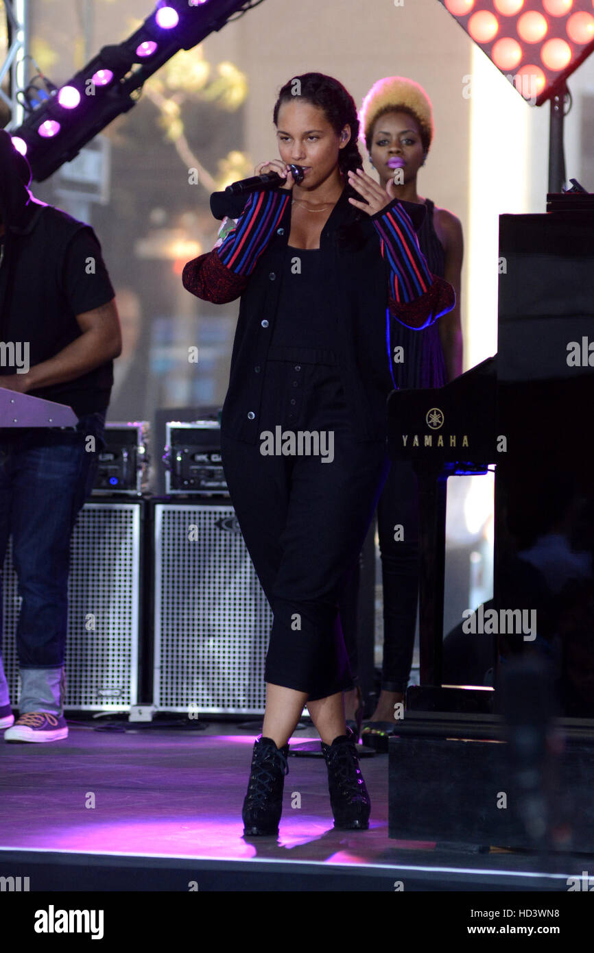 Alicia Keys performing live on NBC's 'Today' show Featuring: Alicia ...