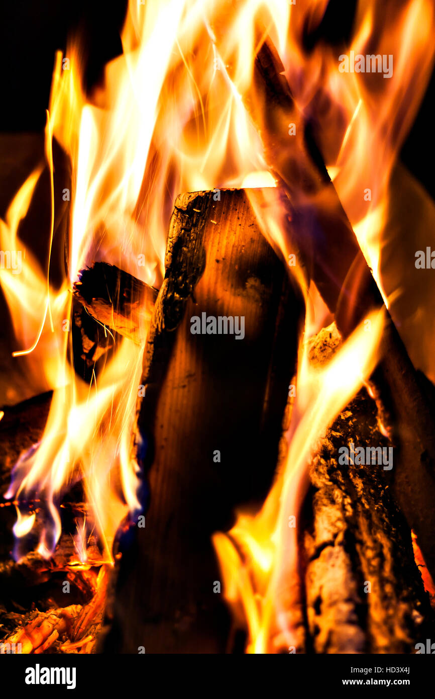 bonfire, fire, logs close up at night Stock Photo - Alamy