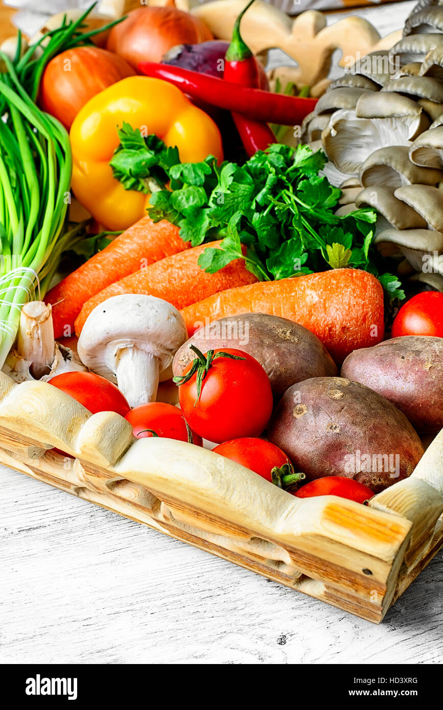 Basket with healthy food, tomato,mushroom and pepper Stock Photo - Alamy