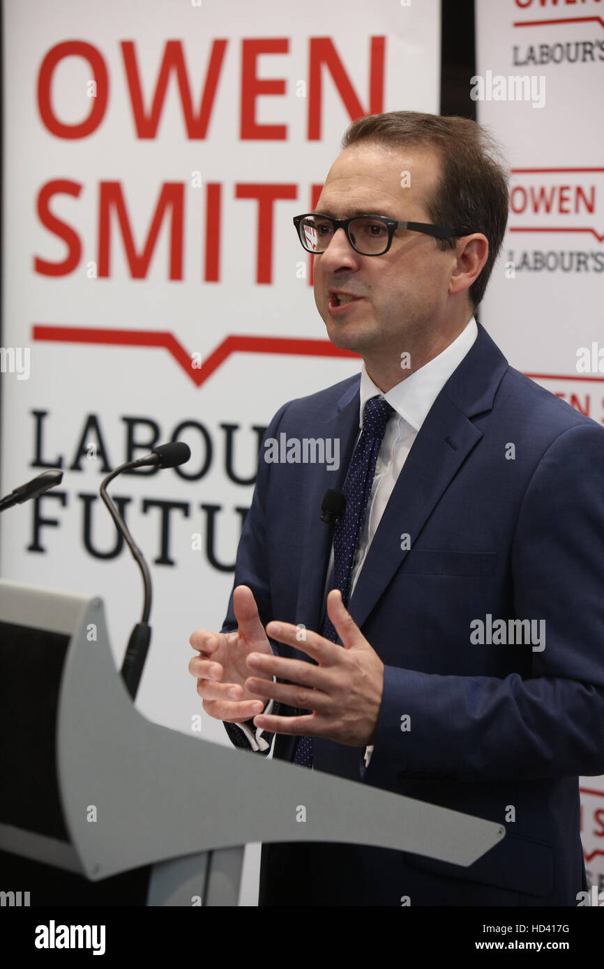 Labour mp for pontypridd and candidate hi-res stock photography and ...