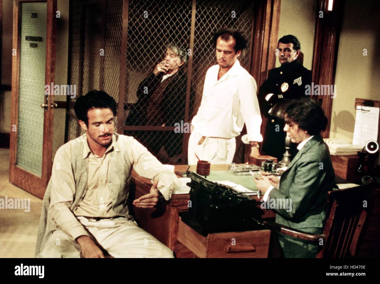 THE FORTUNE, Warren Beatty (seated left), Jack Nicholson (standing ...