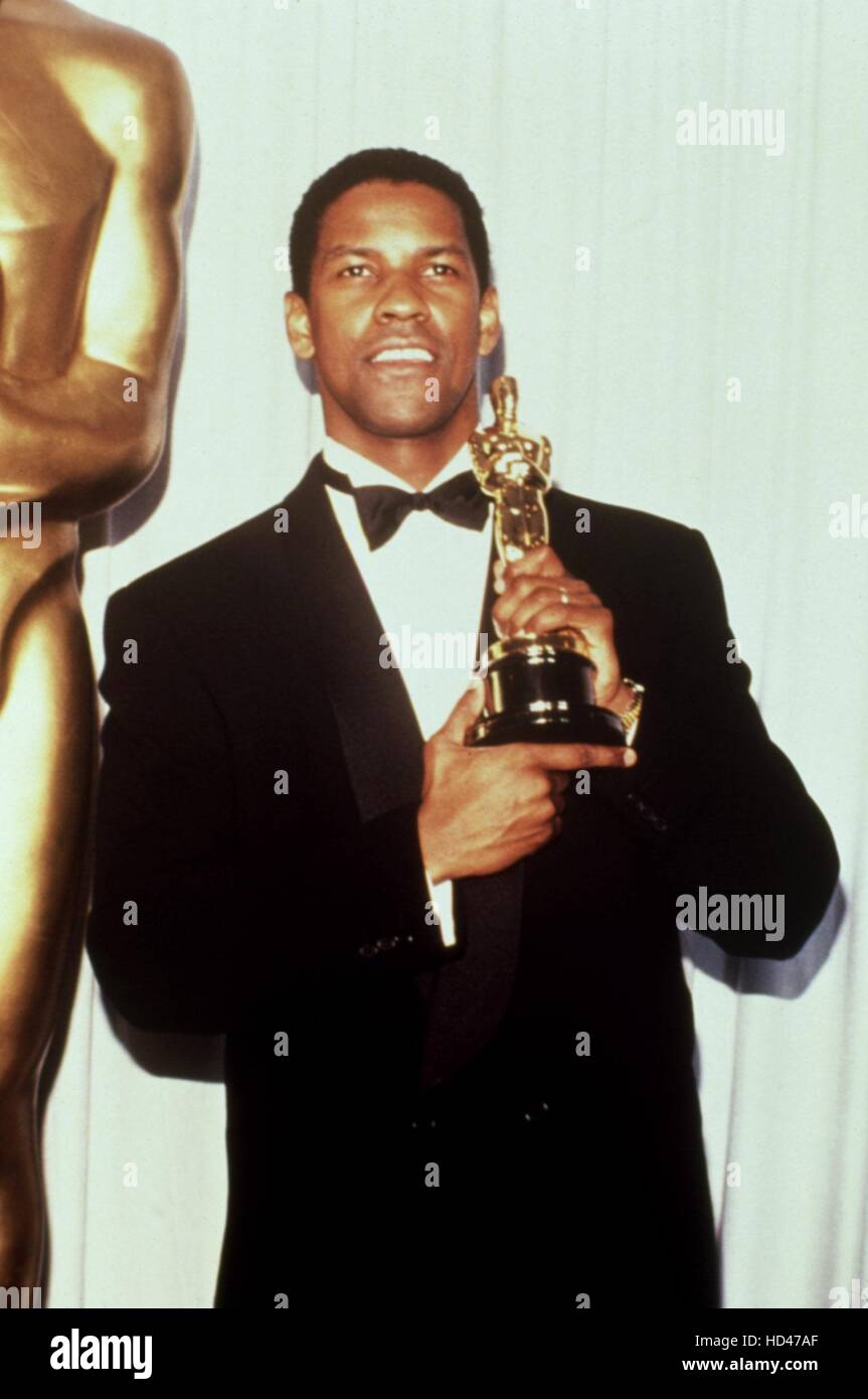 1989: DENZEL WASHINGTON holds his Best Supporting Actor Oscar for GLORY ...
