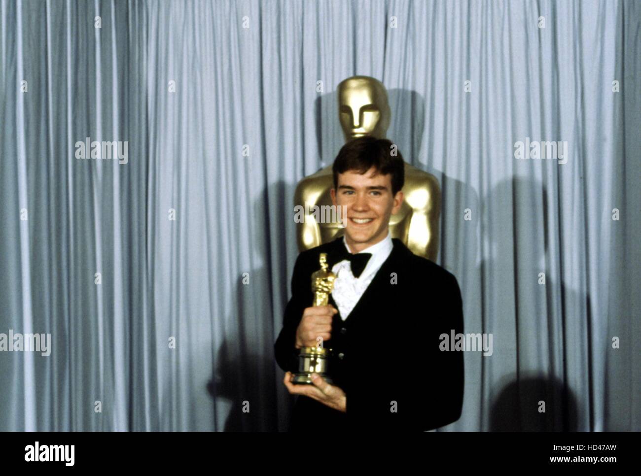 1980: TIMOTHY HUTTON holds his Best Supporting Actor Oscar for ORDINARY ...