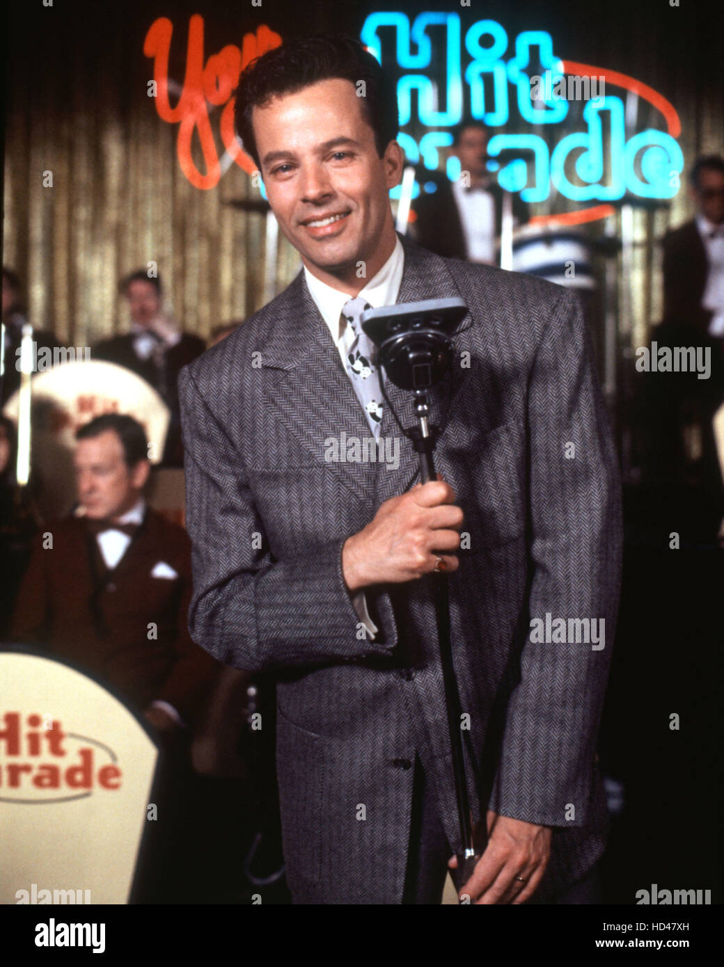 Frank sinatra at microphone hi-res stock photography and images - Alamy