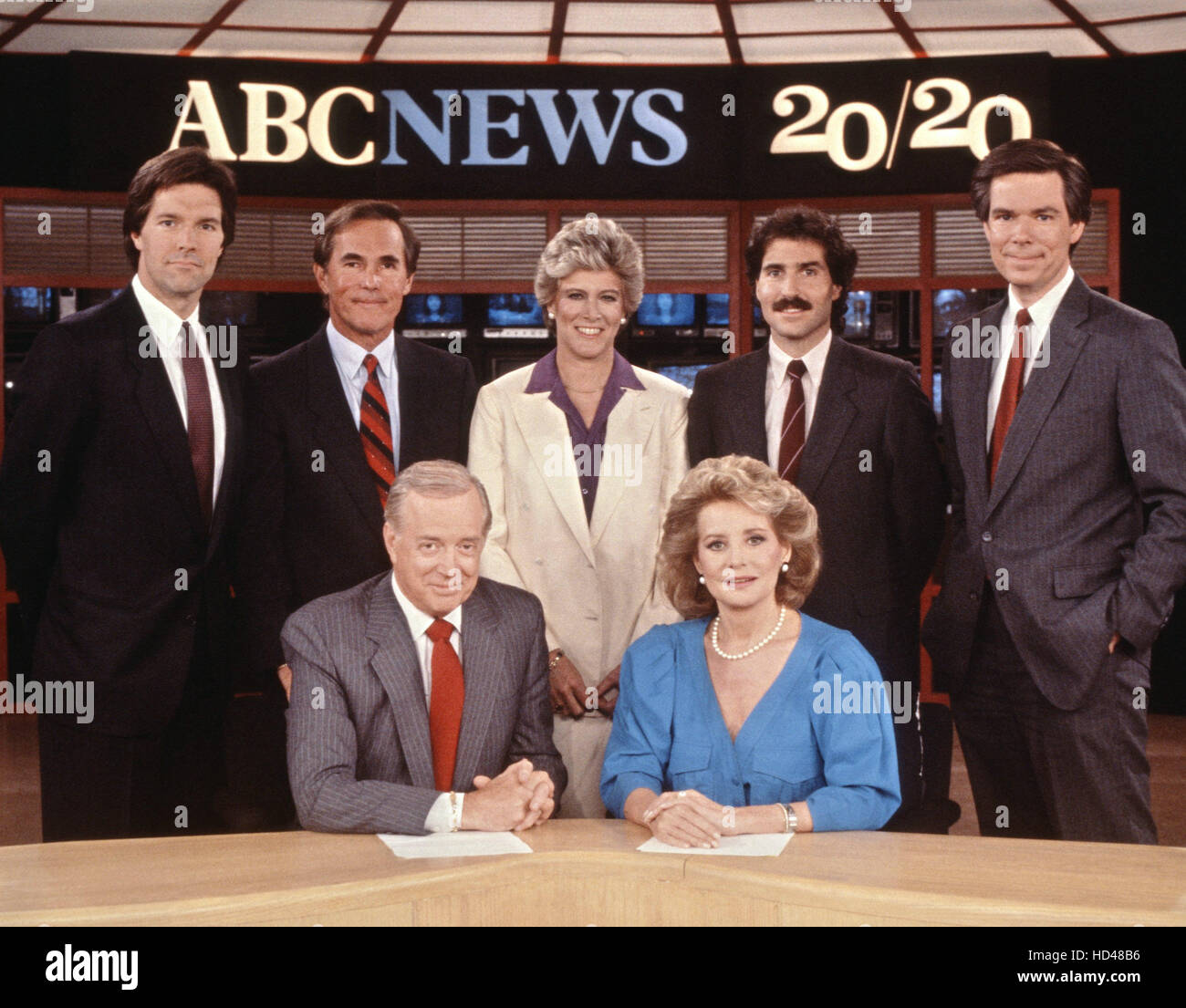 20/20, (l-r standing): Stone Phillips, Tom Jarriel, Lynn Sherr, John ...