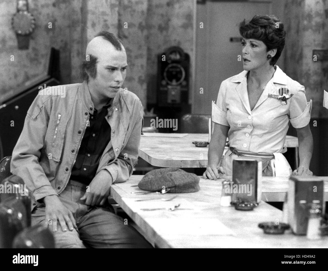 ALICE, "Tommy's Lost Weekend" (Season 9), Philip McKeon, Linda Lavin ...